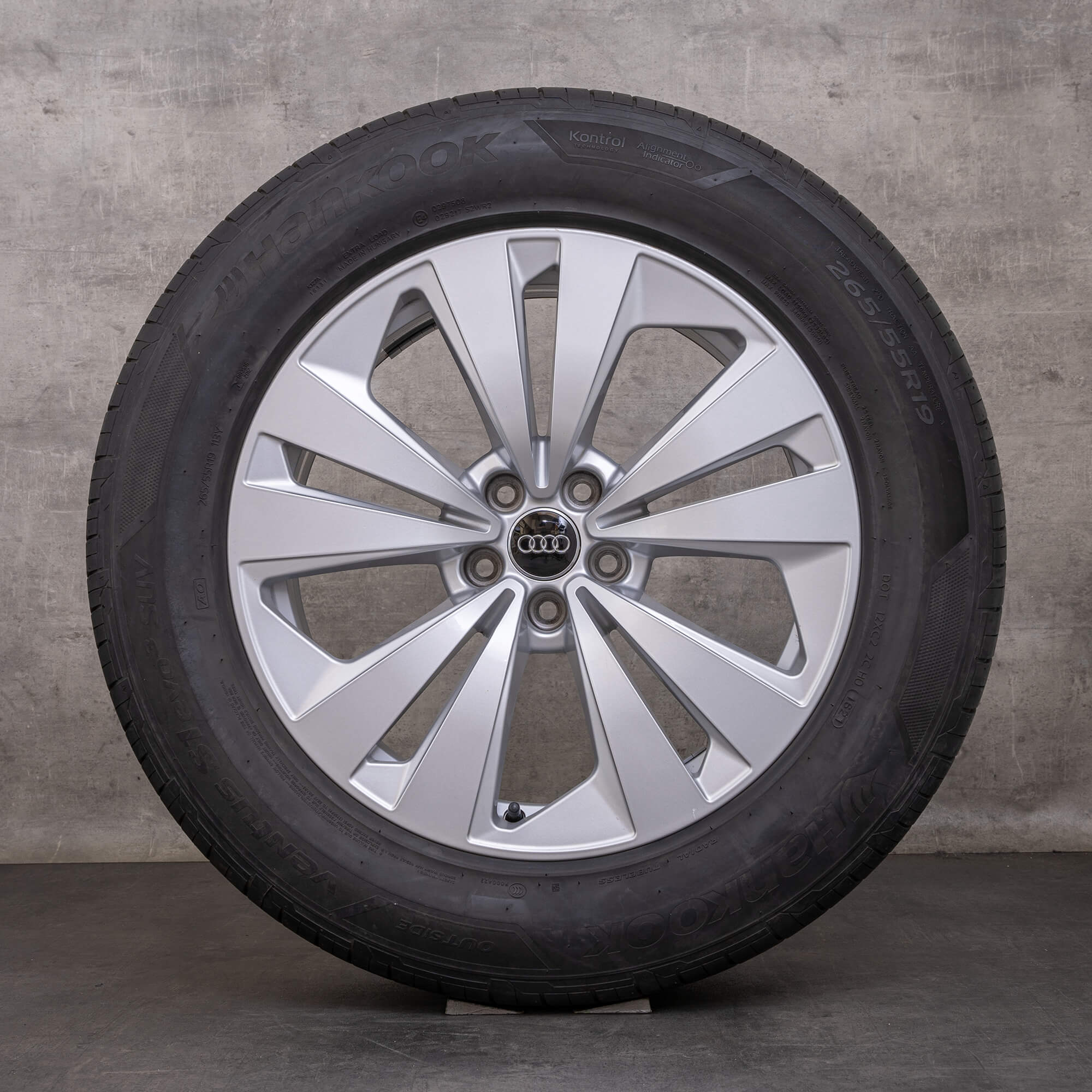 OEM Audi Q8 SQ8 rims 19 inch 4M8 summer wheels 4M8601025 silver glossy