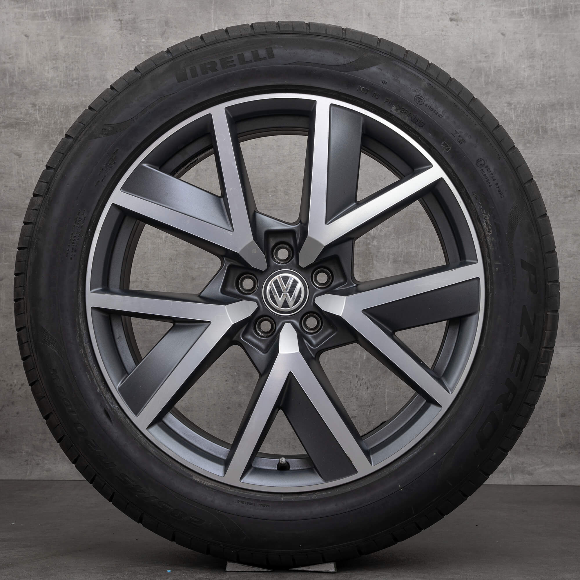 VW Touareg III CR summer wheels 20 inch rims Braga tires 760601025Q