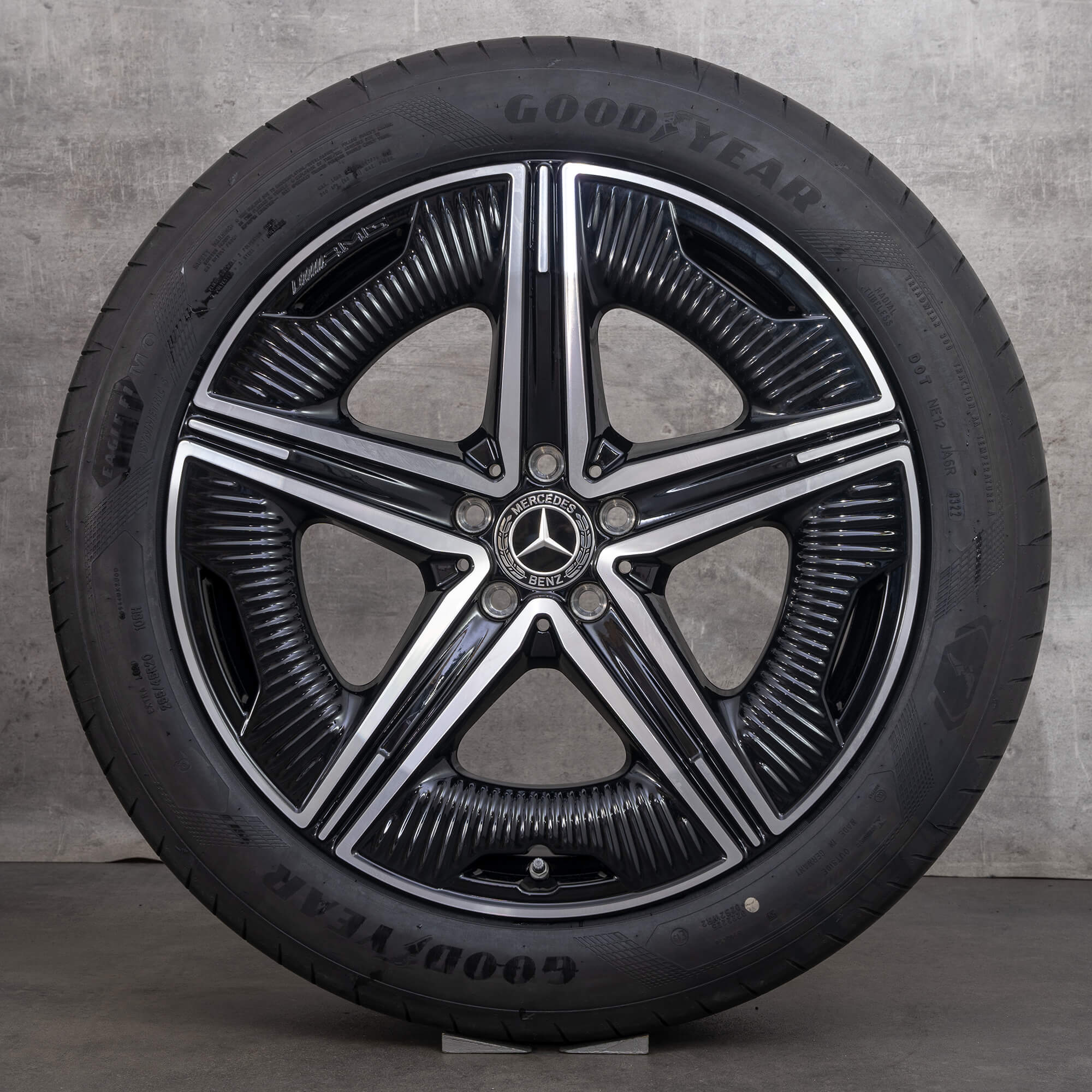 Mercedes Benz EQS V297 sedan 20 inch rims summer tires wheels