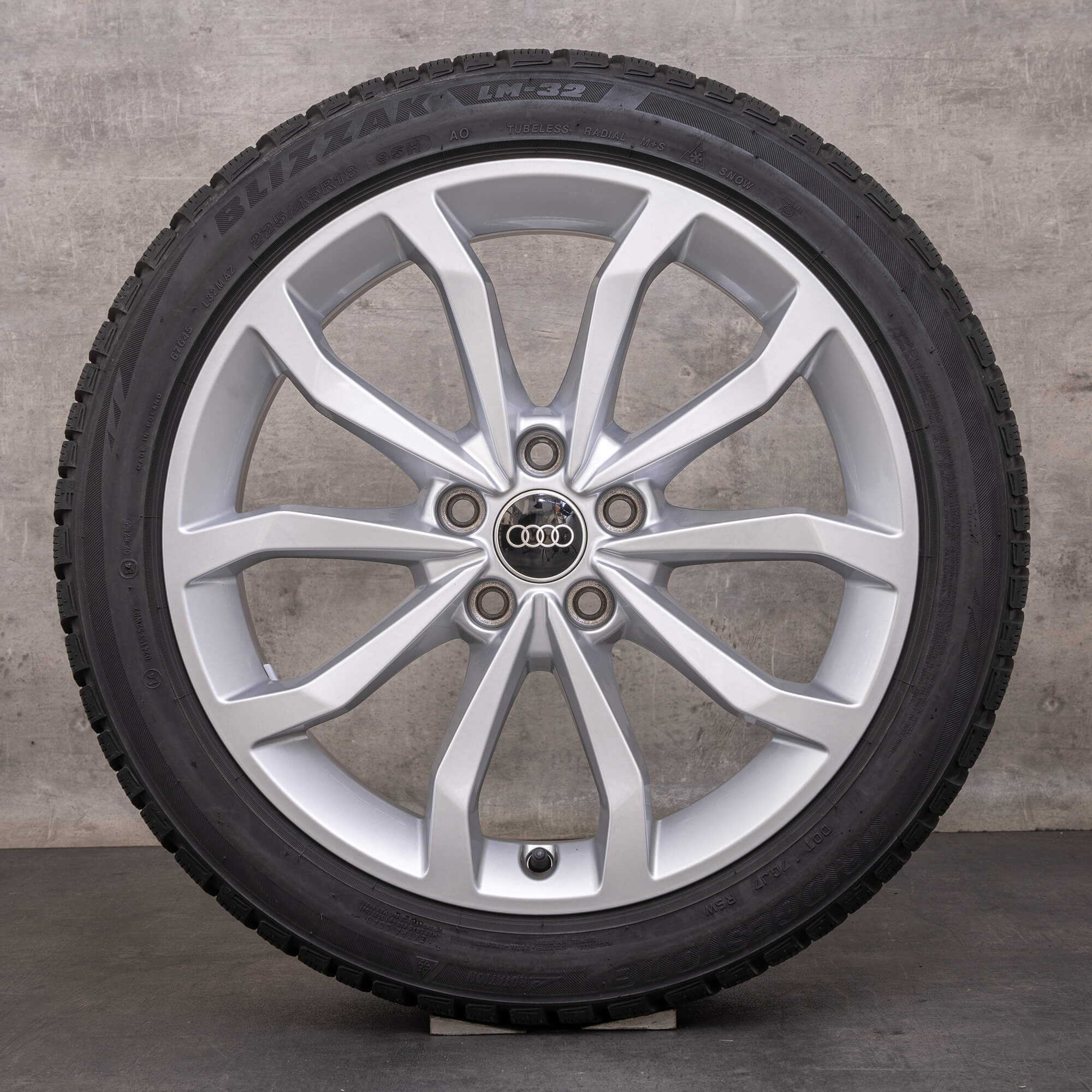 OEM Audi A4 S4 snow tire packages 18 inch B9 8W rims 8W0601025ED silver ...