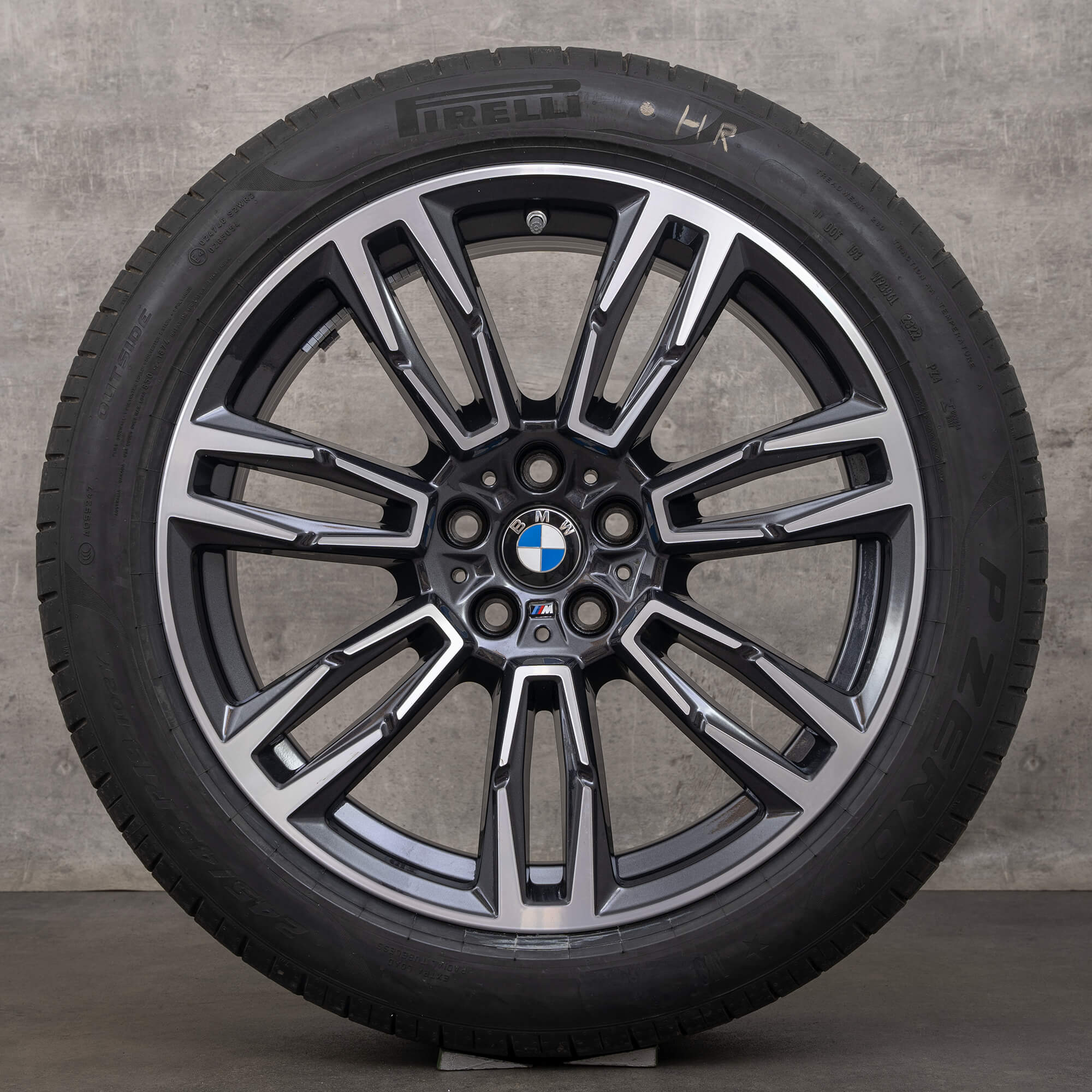 BMW 5 Series G60 G61 i5 summer wheels 19 inch rims tires 5A324E0 ...