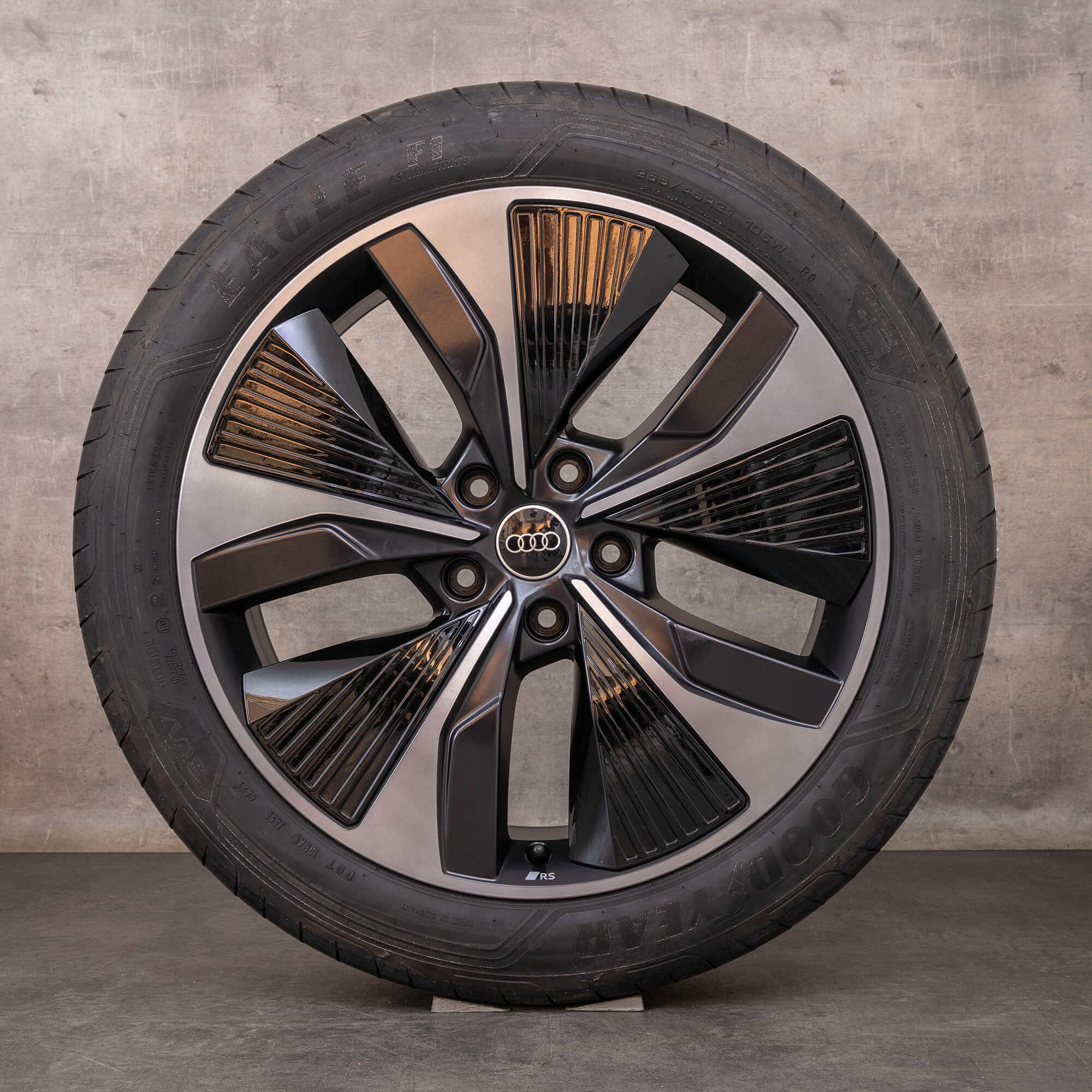 Original Audi Q6 SQ6 e tron GF fälgar 21 tum sommardäck 85H601025AQ ...