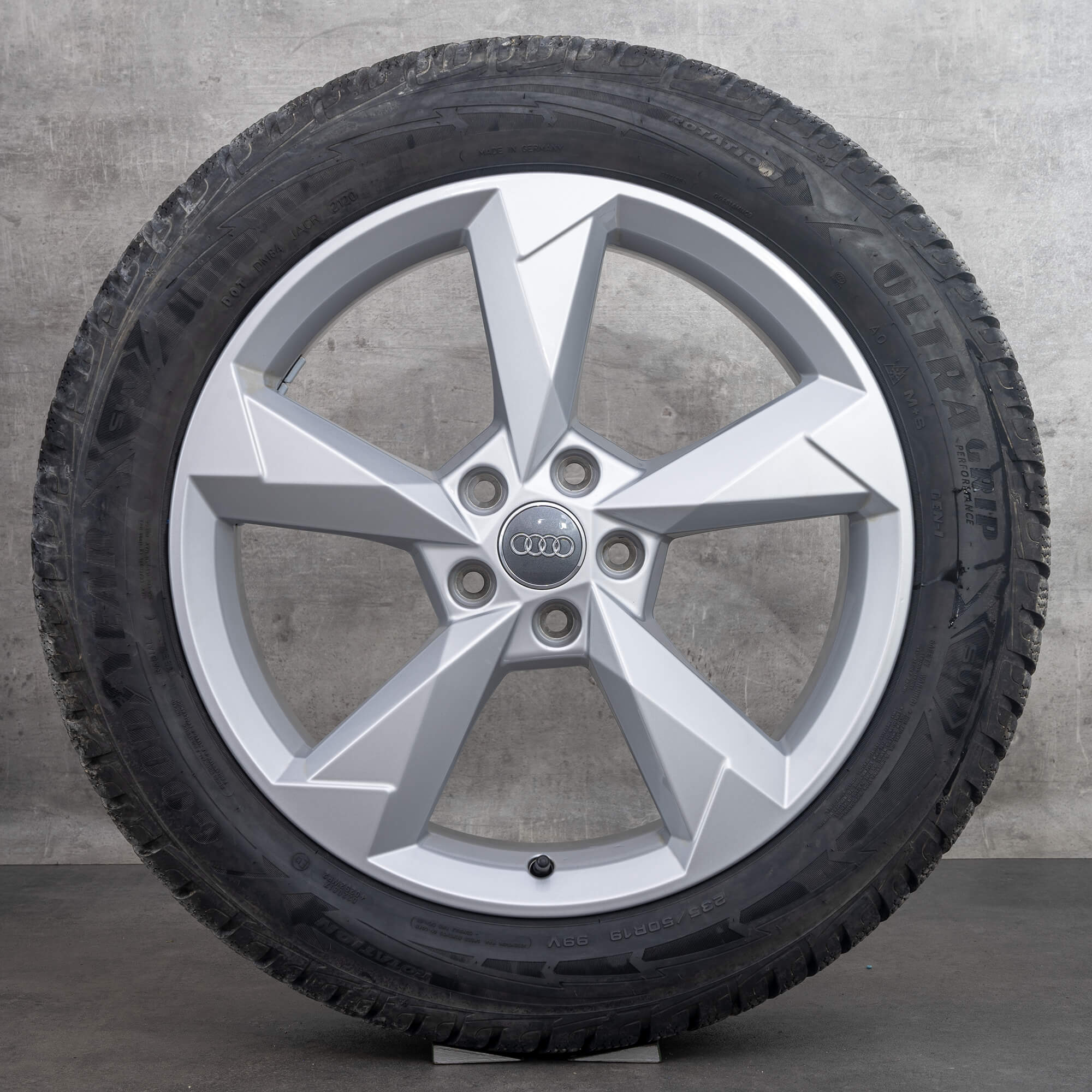 Original Audi Q3 Winterräder 19 Zoll F3 Felgen 83A601025N silber