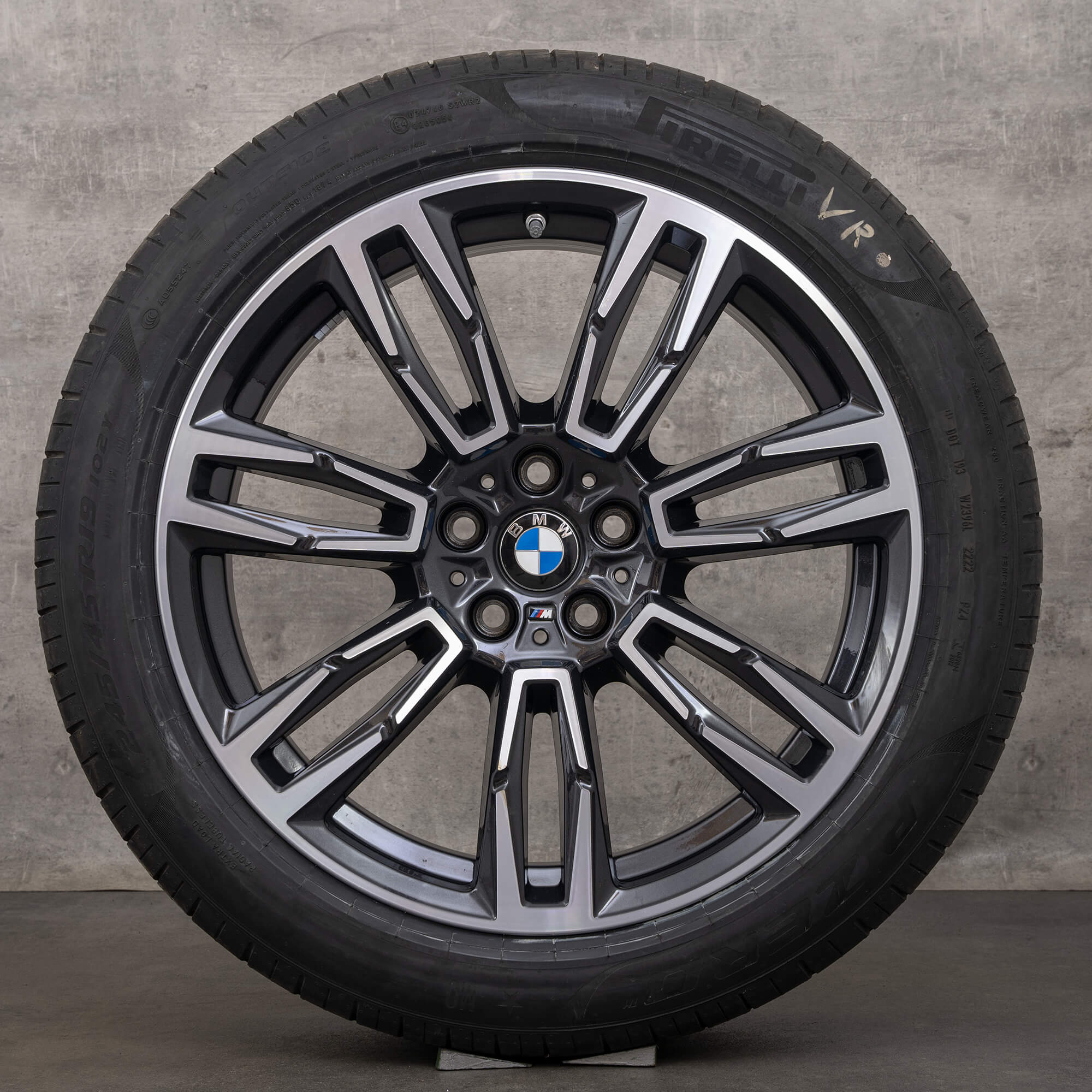 BMW 5 Series G60 G61 i5 summer wheels 19 inch rims tires 5A324E0 ...