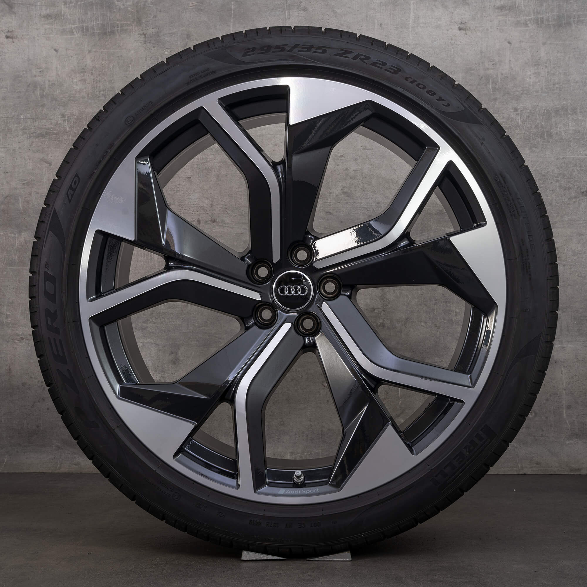 Audi RS Q8 4M8 alloy rims summer wheels 23 inch tires 4M8601025AP