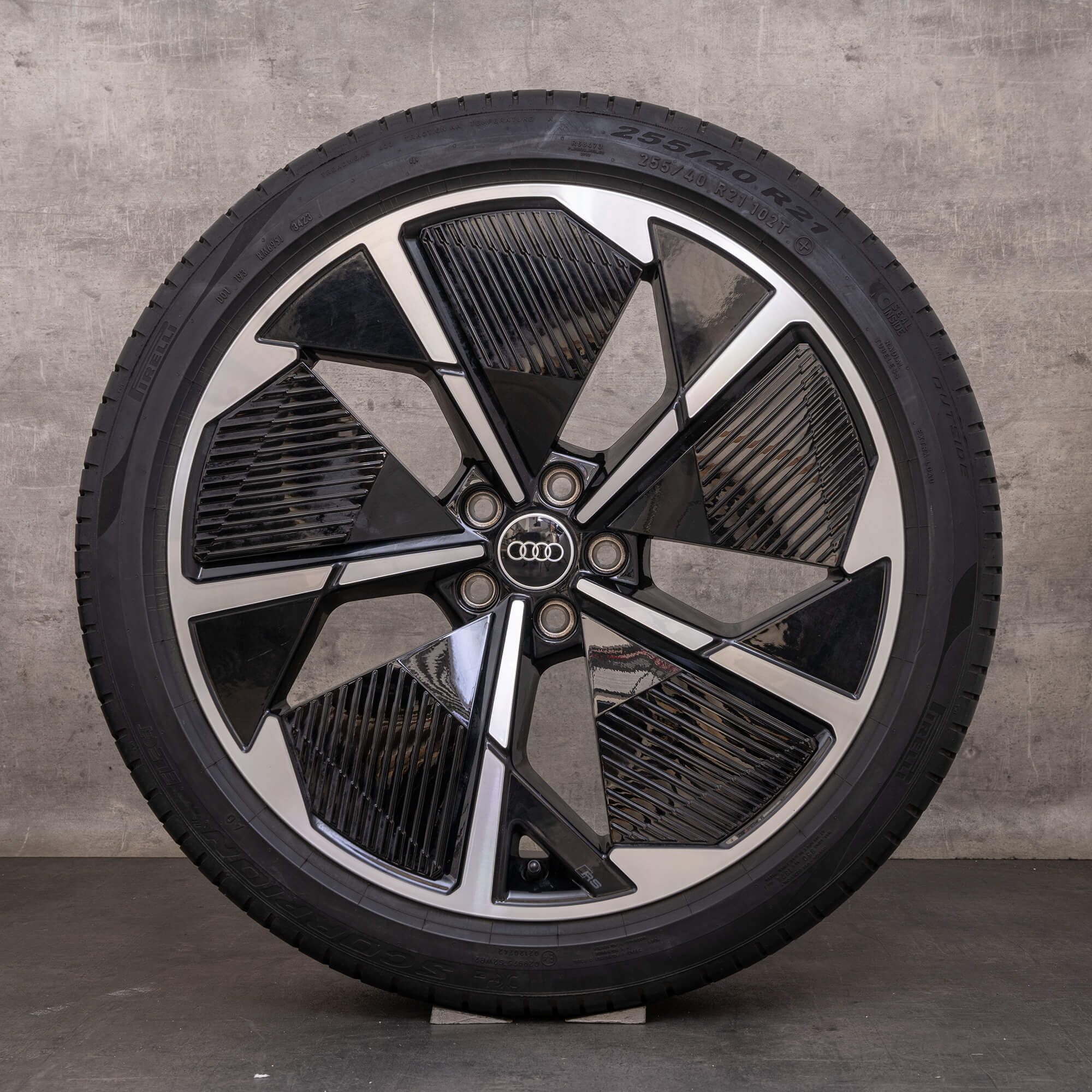 Originali Audi Q4 e-tron & Sportback cerchi estivi FZ da 21 pollici ...