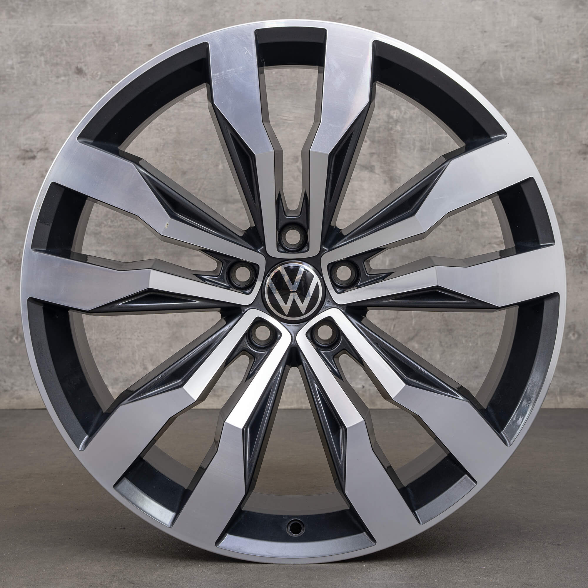 VW Tiguan 2 II 5NA 5N 20 tums fälgar Suzuka 5NA601025G