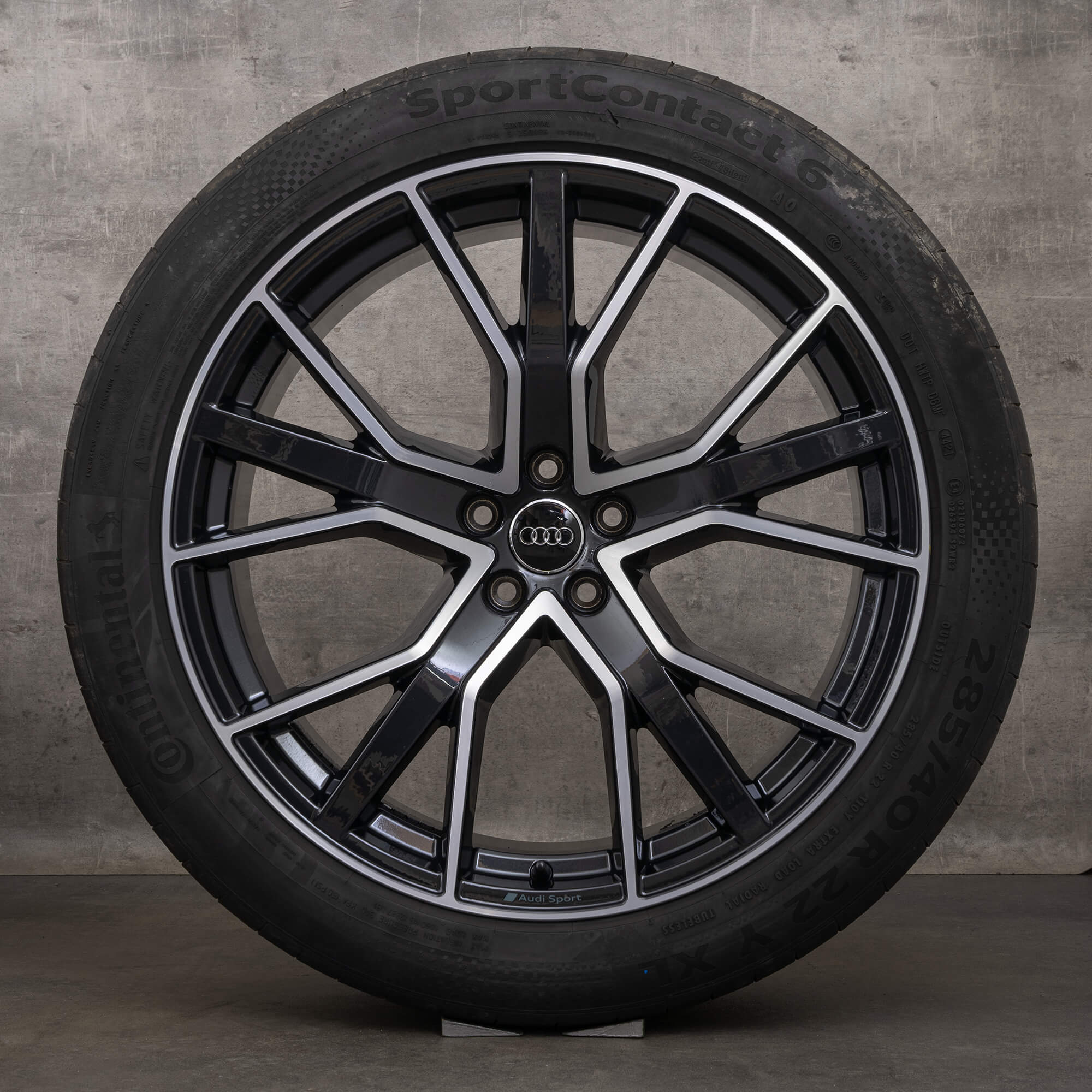 Audi Q8 SQ8 4M8 summer wheels 22 inch rims tires 4M8601025Q aluminum