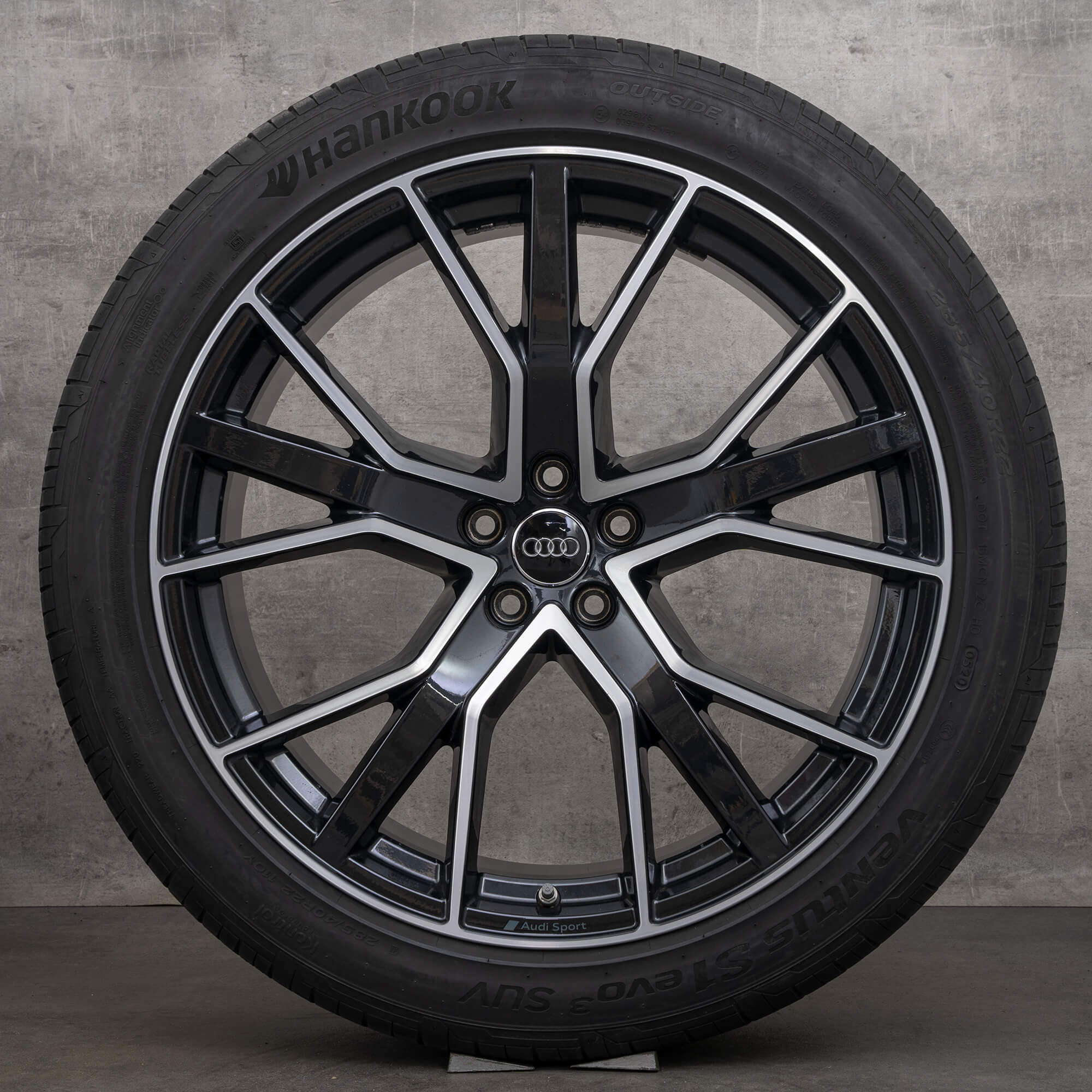 Audi Q8 SQ8 4M8 summer wheels 22 inch rims tires 4M8601025Q