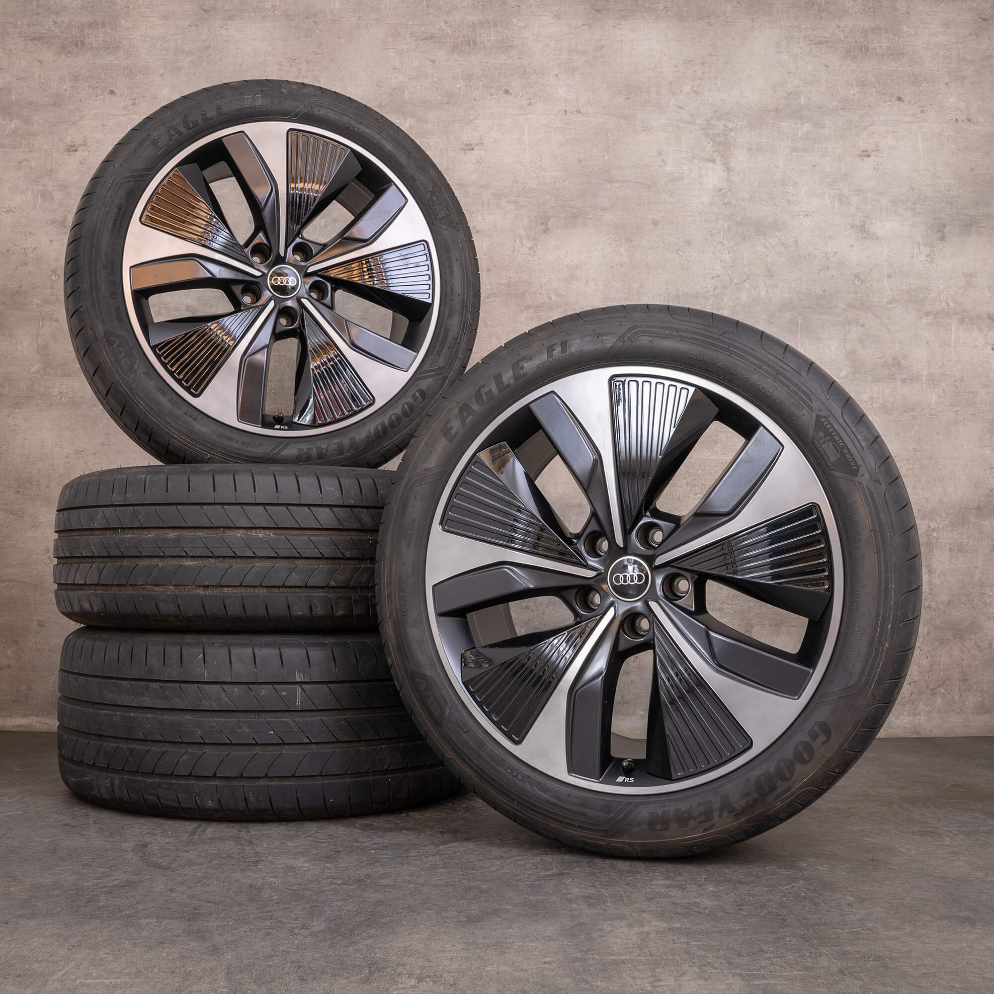 Original Audi Q6 SQ6 e tron GF fälgar 21 tum sommardäck 85H601025AQ ...