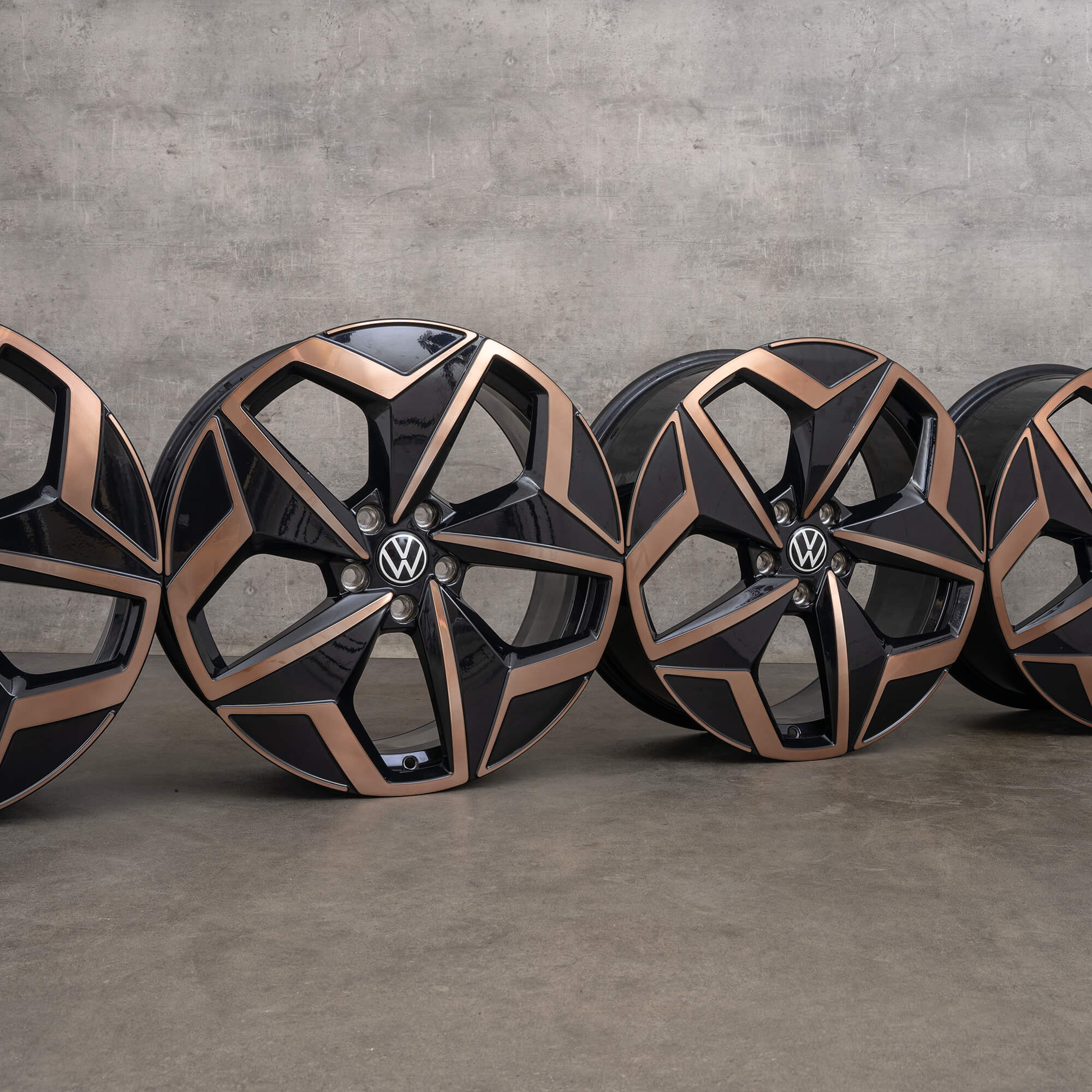 VW ID.3 E1 19 inch rims Andoya black copper polished 10A601025J