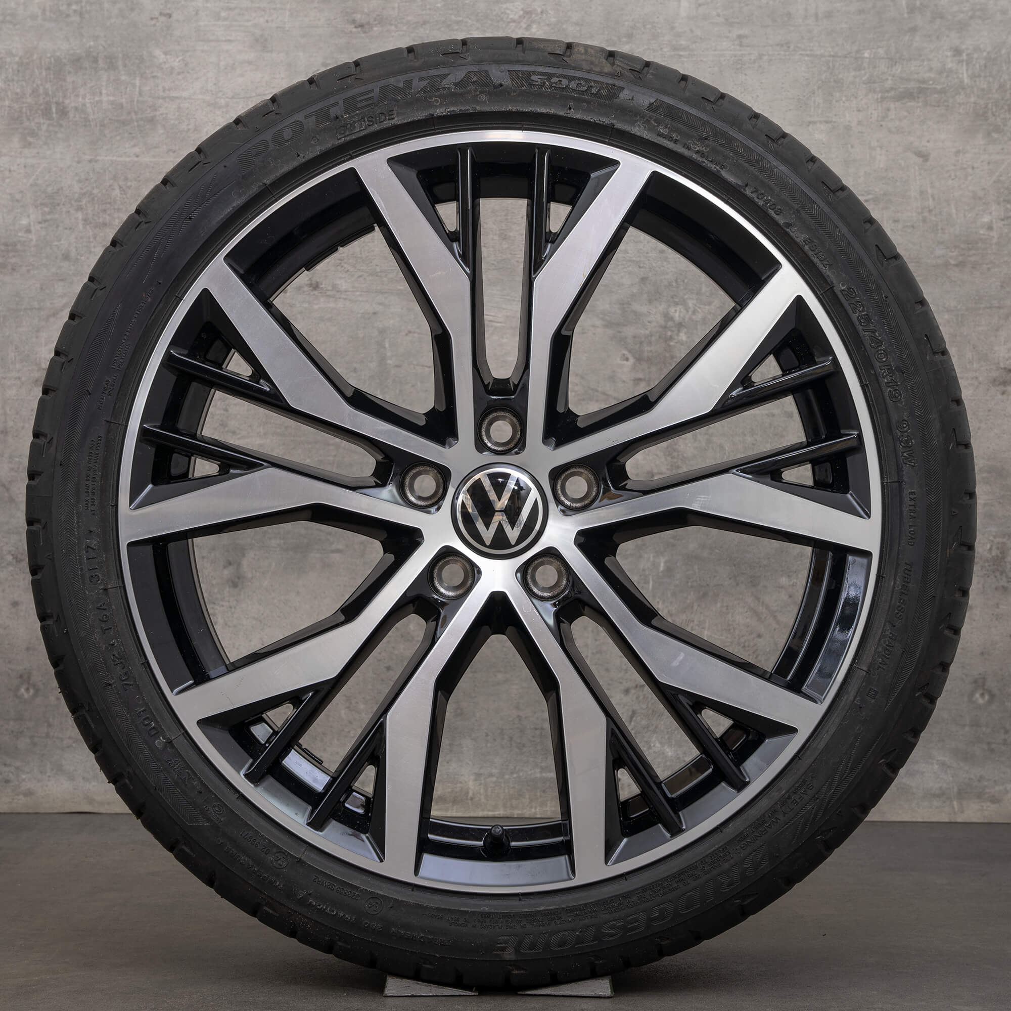 VW Golf 6 7 GTI summer wheels 19 inch rims Santiago tires 5G0601025AN