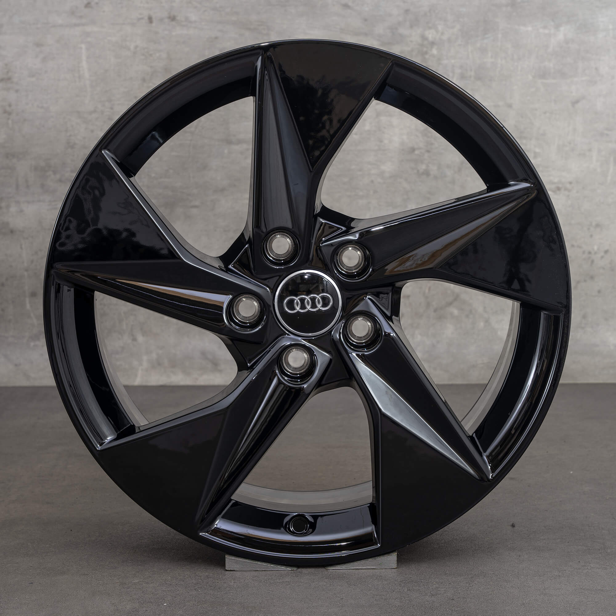 Audi 17 inch velgen A3 8Y 8Y0601025A alloy zwart NIEUW