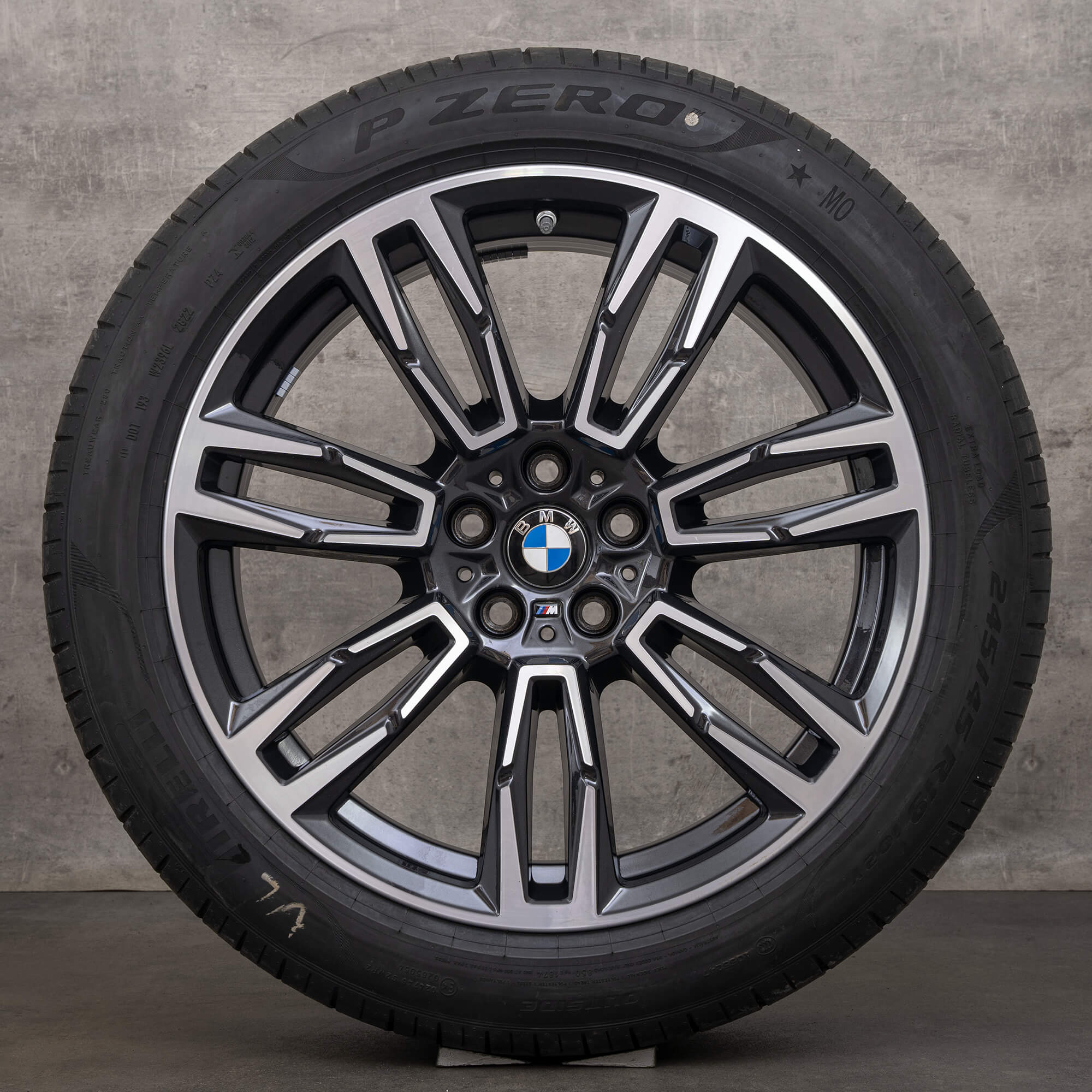 BMW 5 Series G60 G61 i5 summer wheels 19 inch rims tires 5A324E0 ...