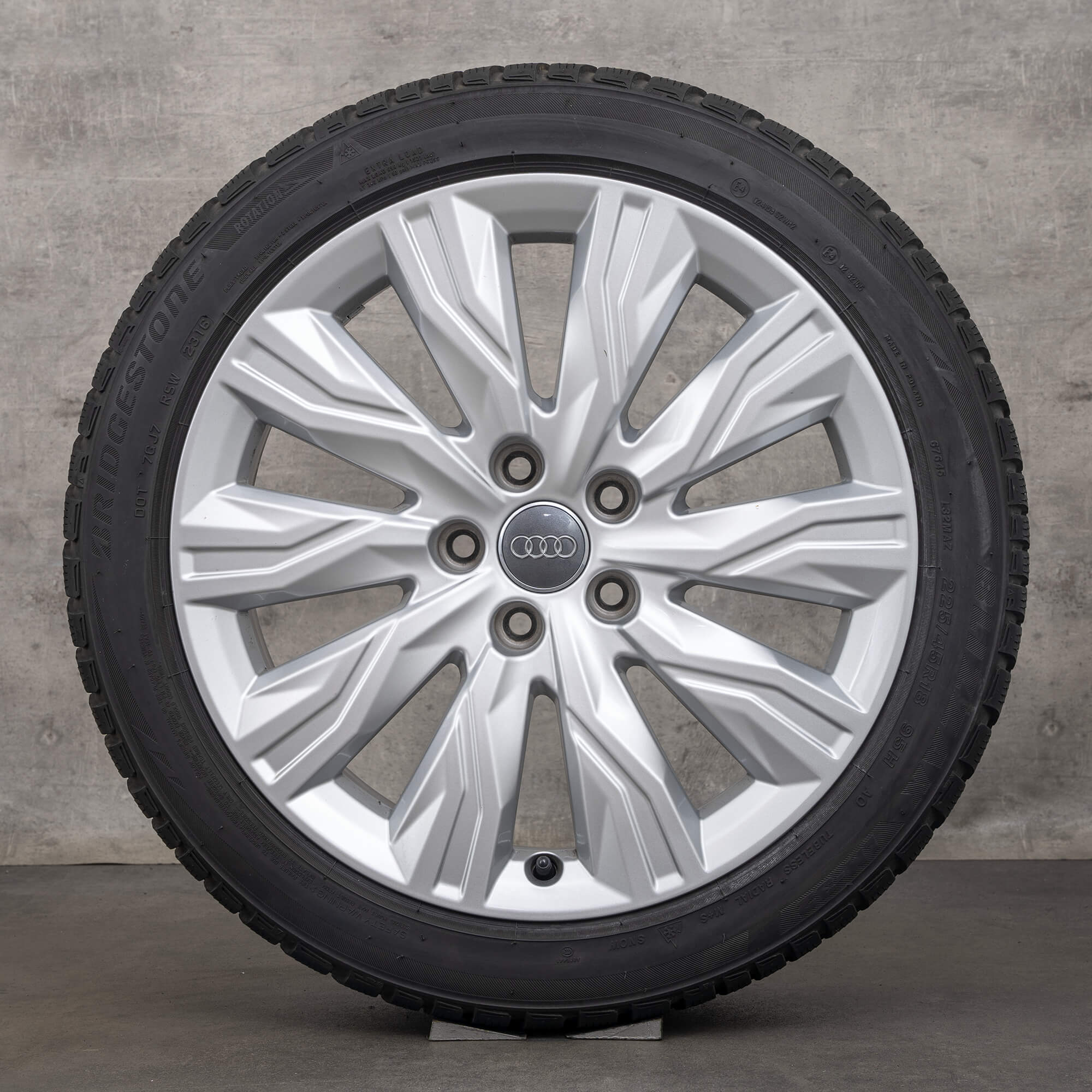 Audi A4 S4 B9 8W Gravis Winterreifen Winterräder 18 Zoll Felgen 8W0071498