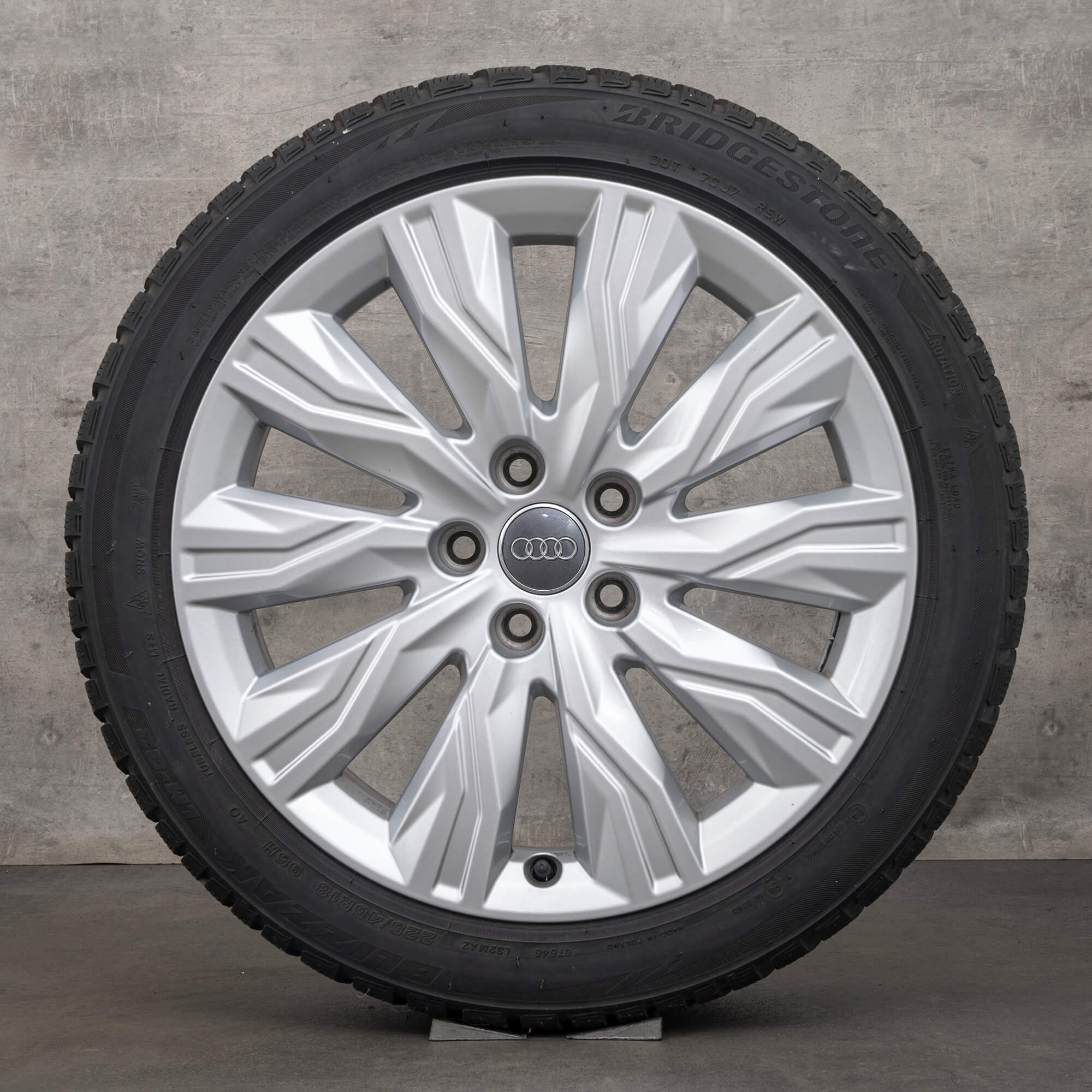 Audi A4 S4 B9 8W Gravis winter tires wheels 18 inch rims 8W0071498