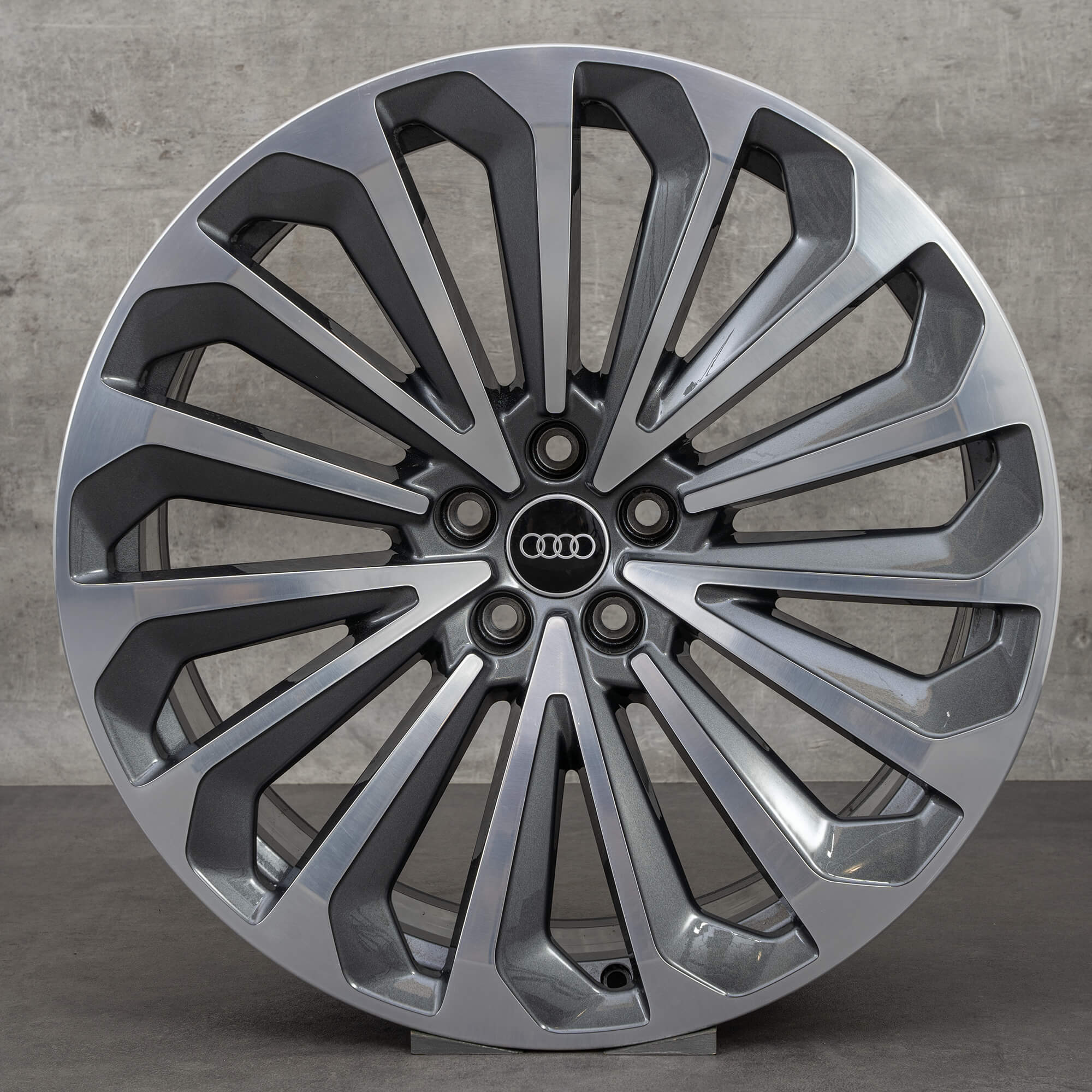 Original Audi Q8 e-tron fälgar / fälg 21 tum GE 4KE601025G titan polerad