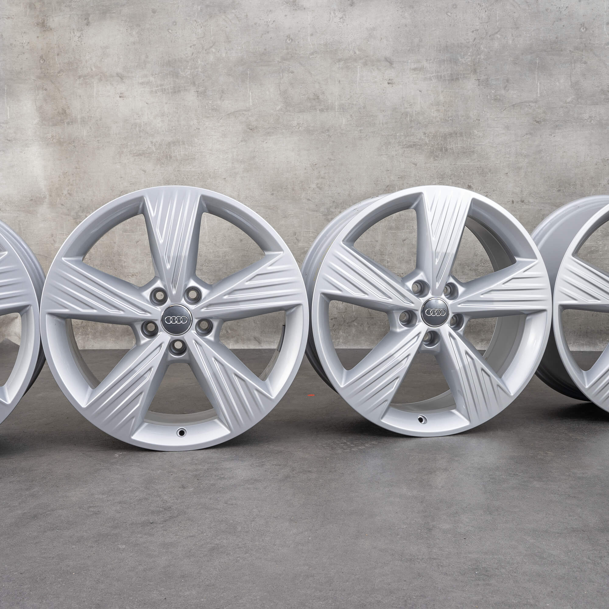 Audi 19 inch rims Q4 e-tron alloy rims 89A601025B 8 x 19 ET45 NEW