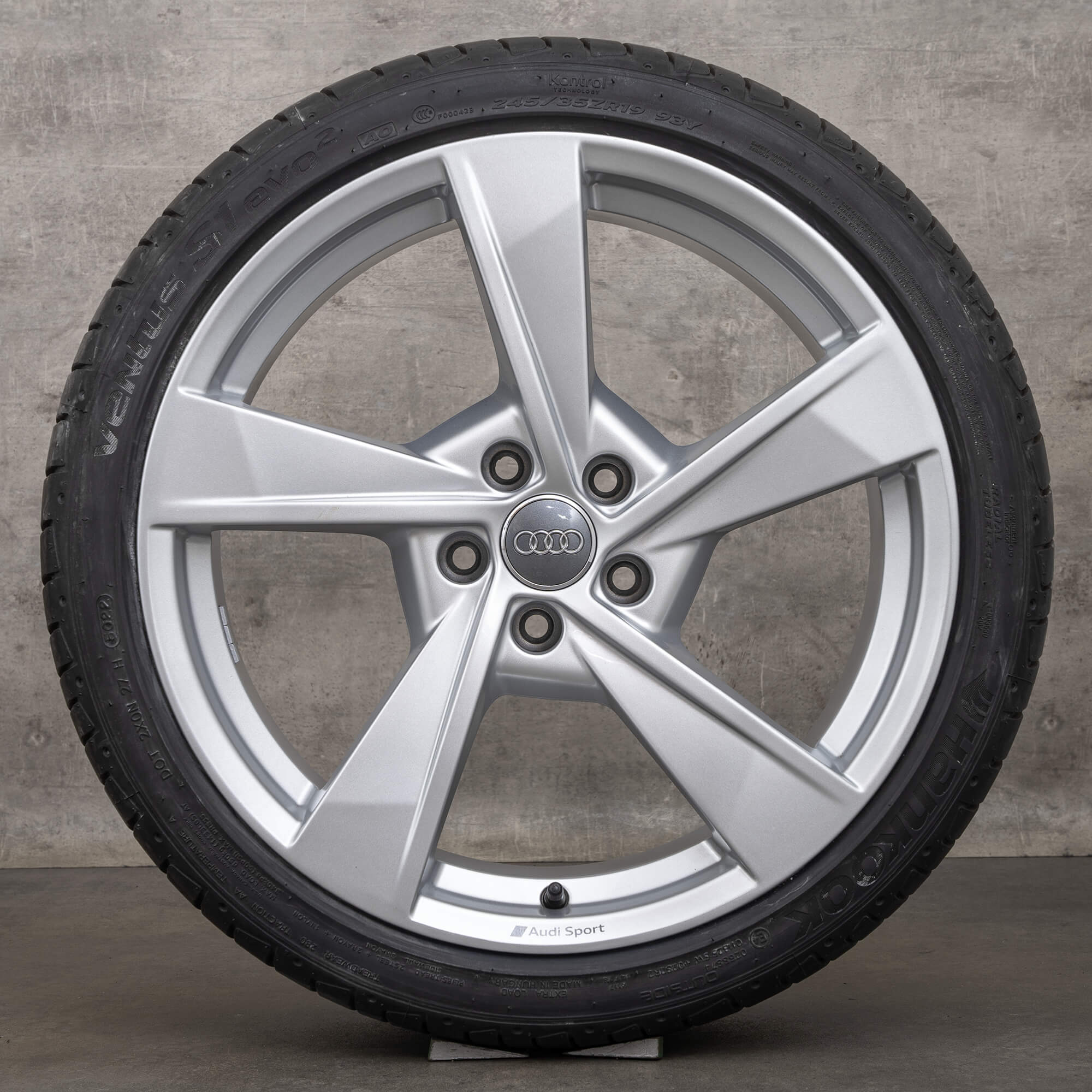 Audi A4 S4 B9 8W Sommerräder 19 Zoll Felgen Sommerreifen 8W0601025ES silber