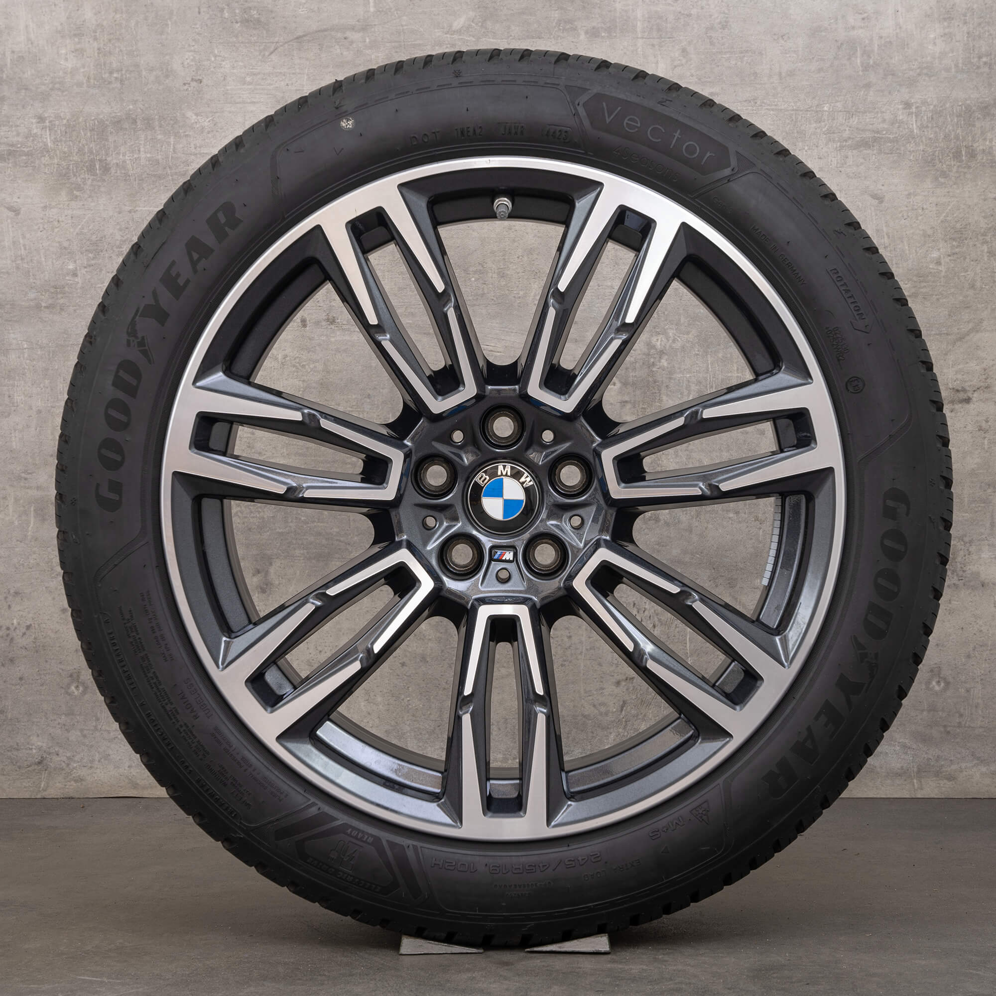 BMW 5 Series G60 G61 i5 all-weather wheels 19 inch rims tires 825 M 5A324E0
