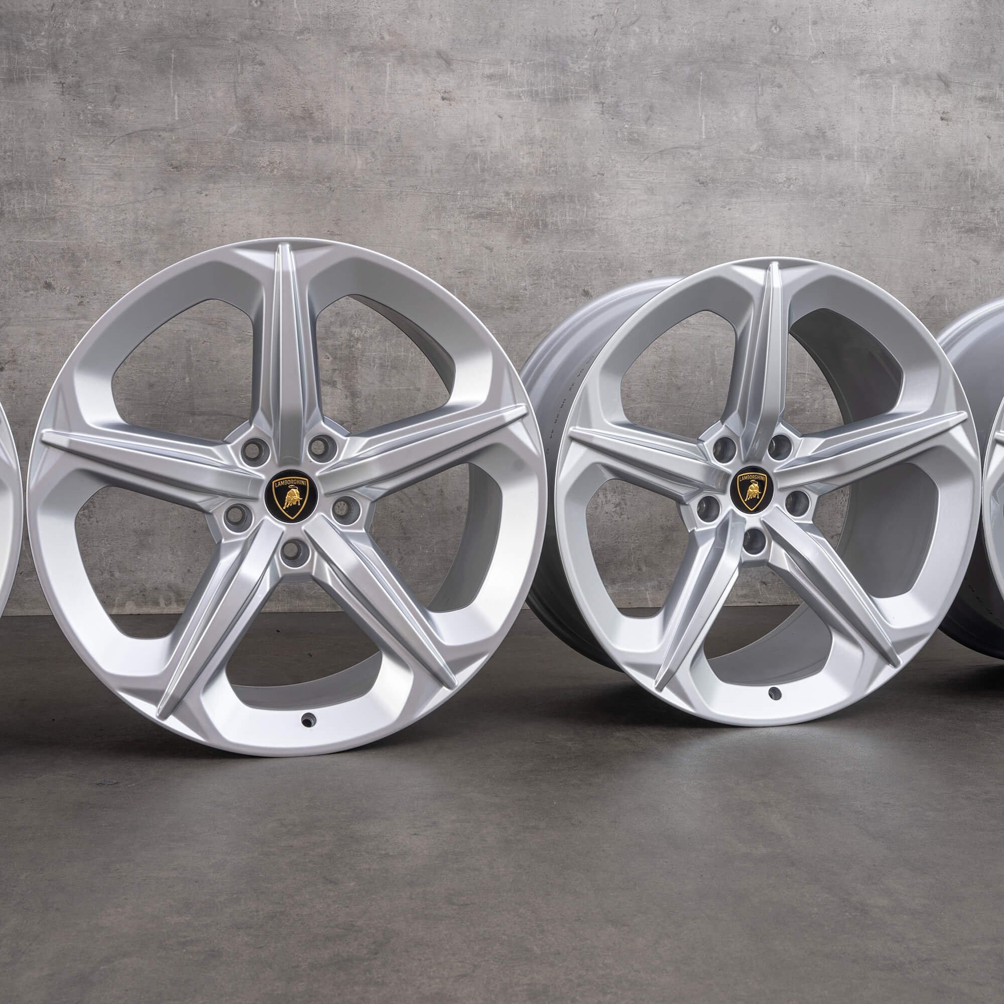 Lamborghini Urus 21 inch rims aluminum 4ML601025B 4ML601025A