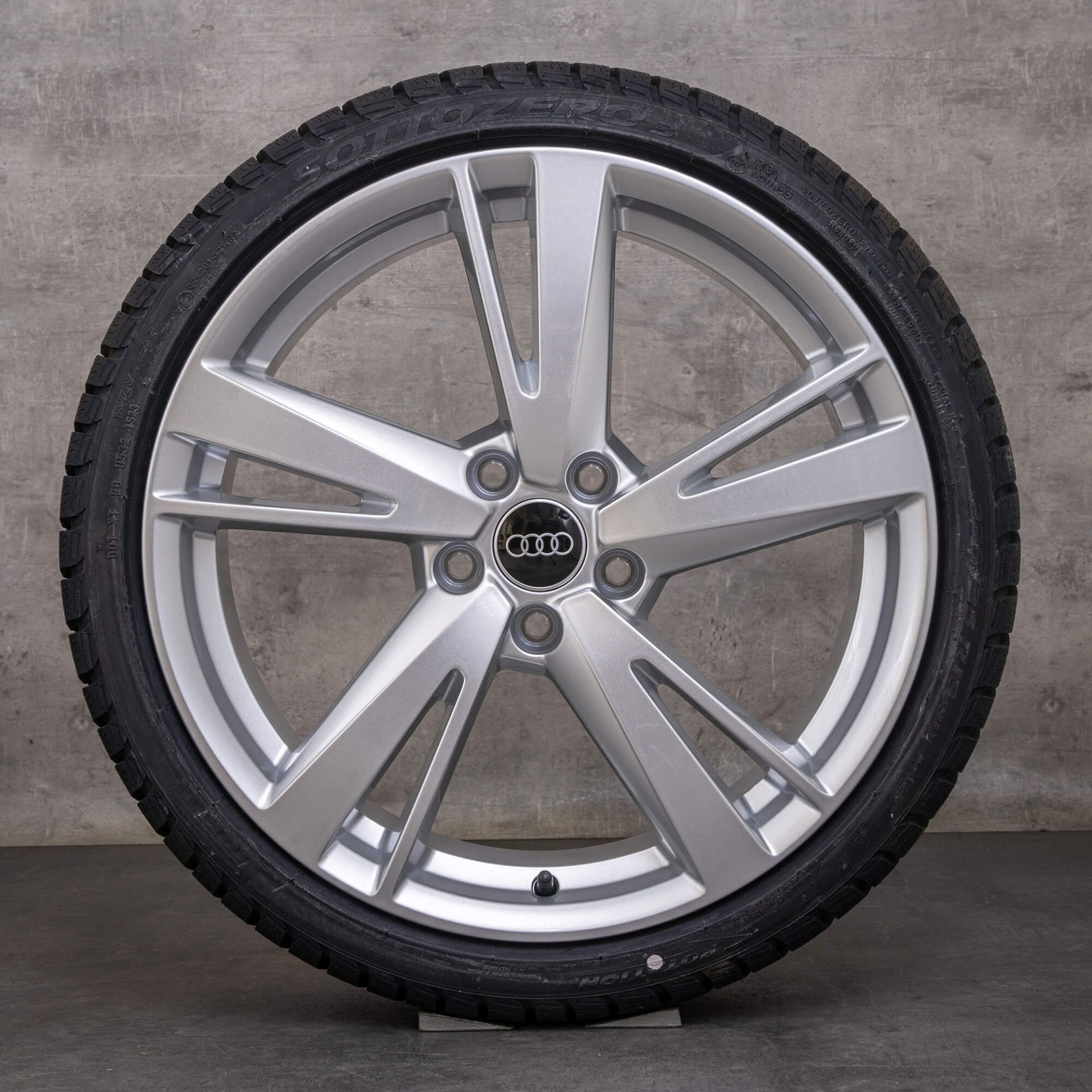 Original zimní pneu s disky Audi A3 S3 19" 8V ráfky na auto 8V0601025EJ ...