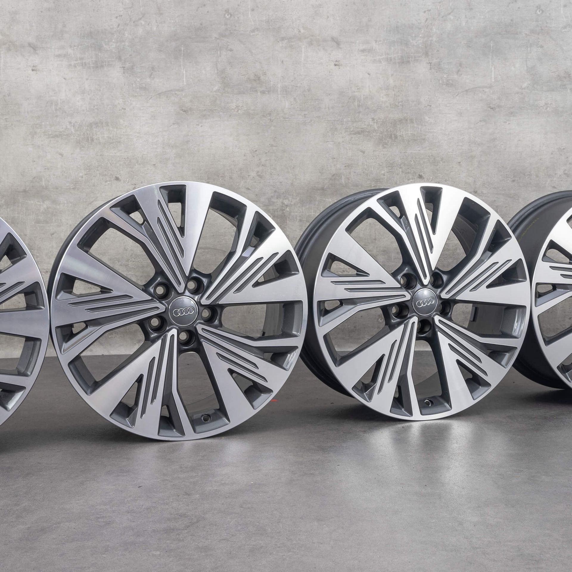Audi 19 inch rims Q4 e-tron Aero alloy rims 89A601025C NEW