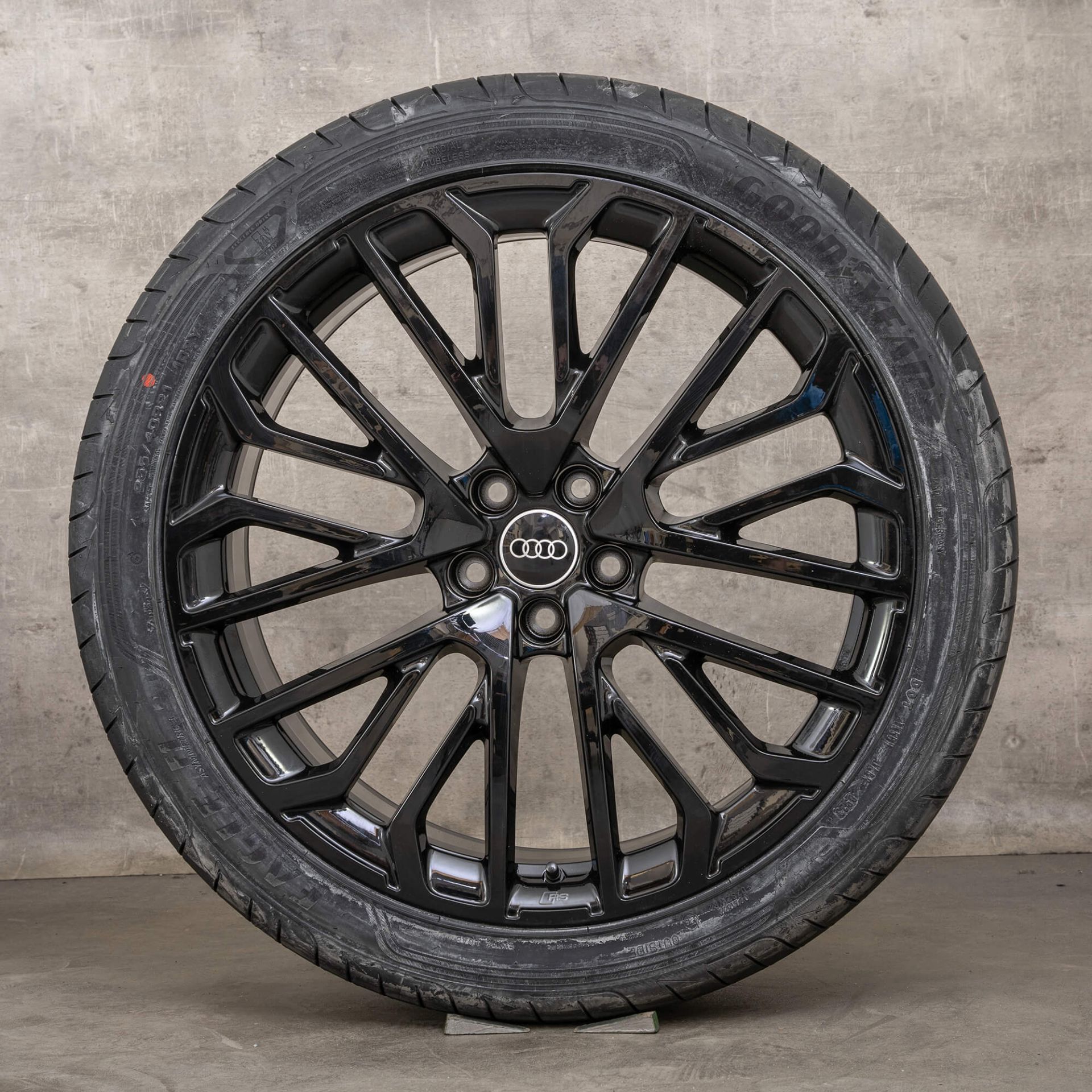 OEM Audi Q8 SQ8 snow tire packages 23 inch 4M8 rims 4M8601025BN black ...